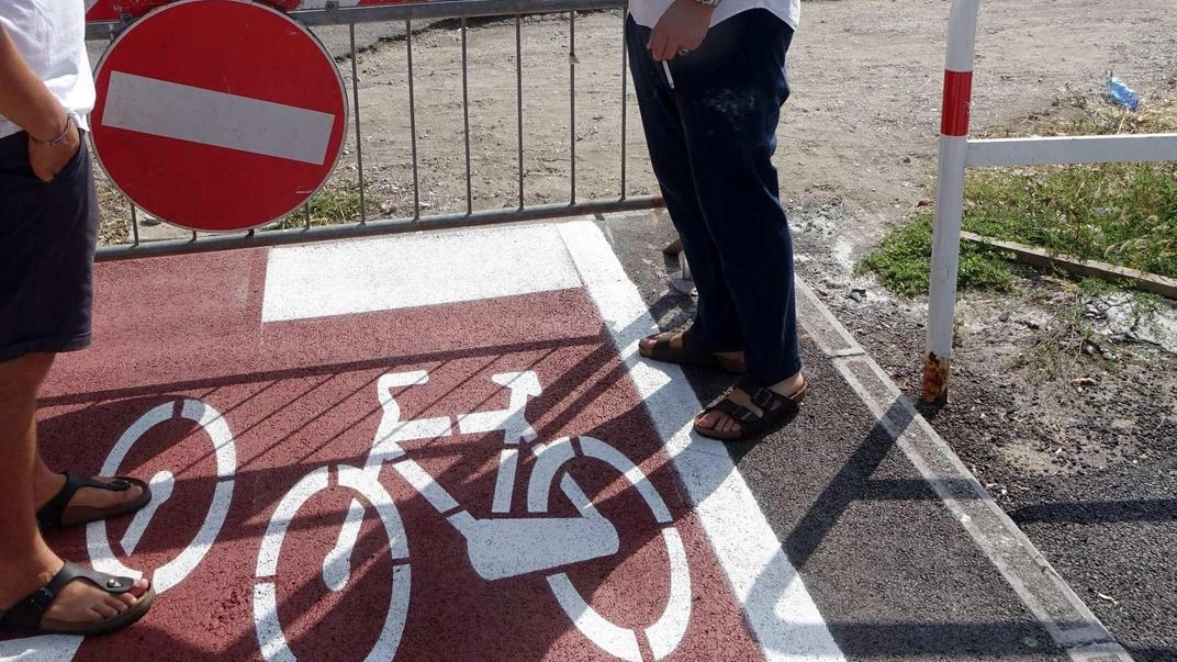 Più sicurezza per pedoni e ciclisti Nuovo percorso sulla provinciale ... Più sicurezza per pedoni e ciclisti Nuovo percorso sulla provinciale ...