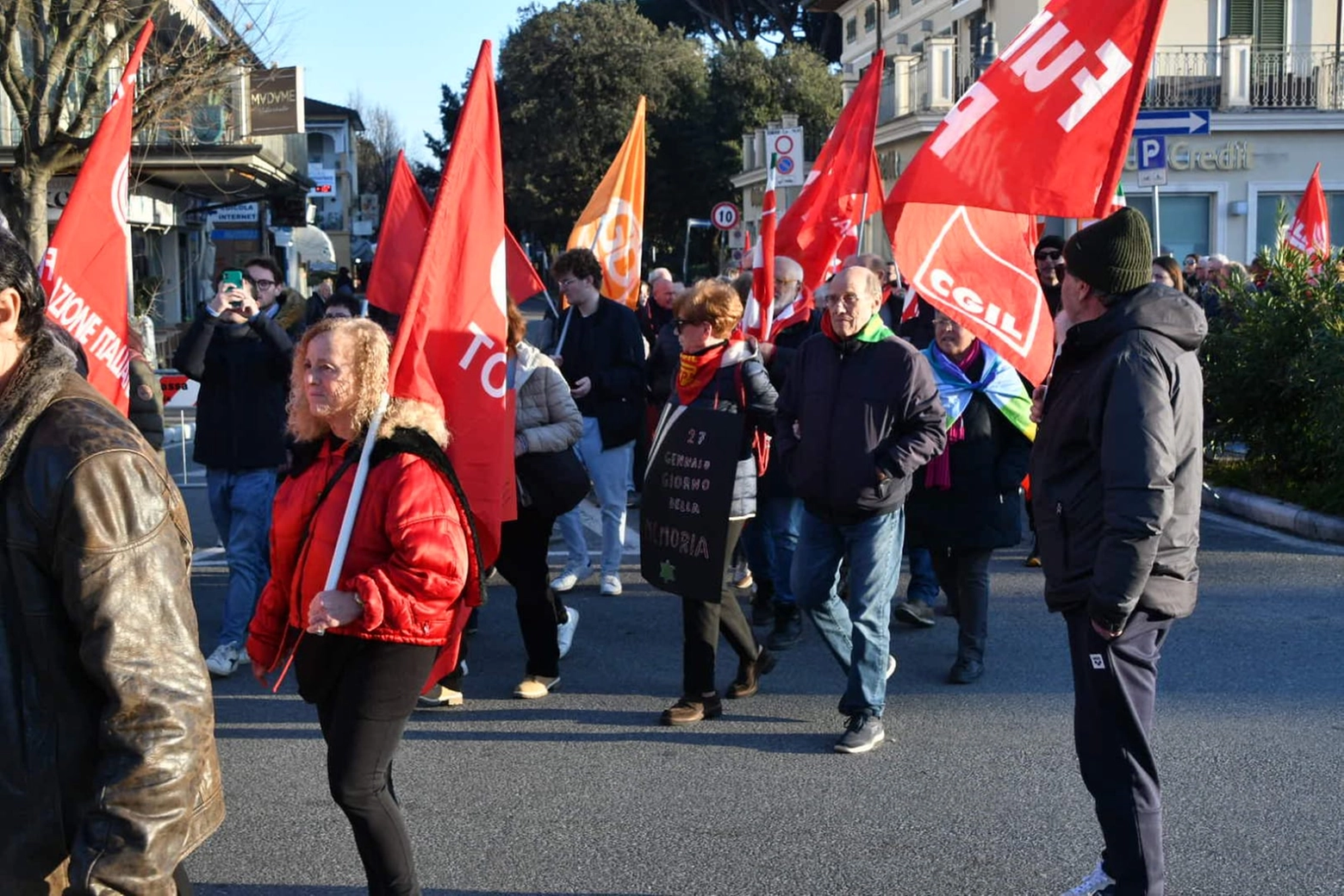 A Massa esplode la protesta per il generale Vannacci A Massa esplode la protesta per il generale Vannacci