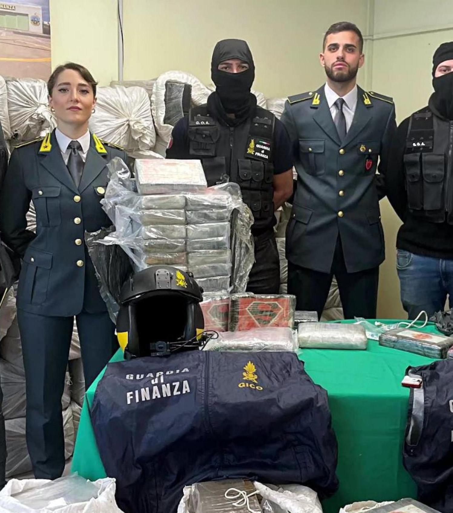 Stroncato Traffico Di Cocaina Nove Arrestati Dalla Finanza