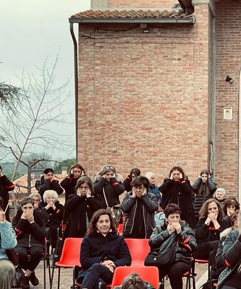 Donne di ogni età contro la violenza Donne di ogni età contro la violenza
