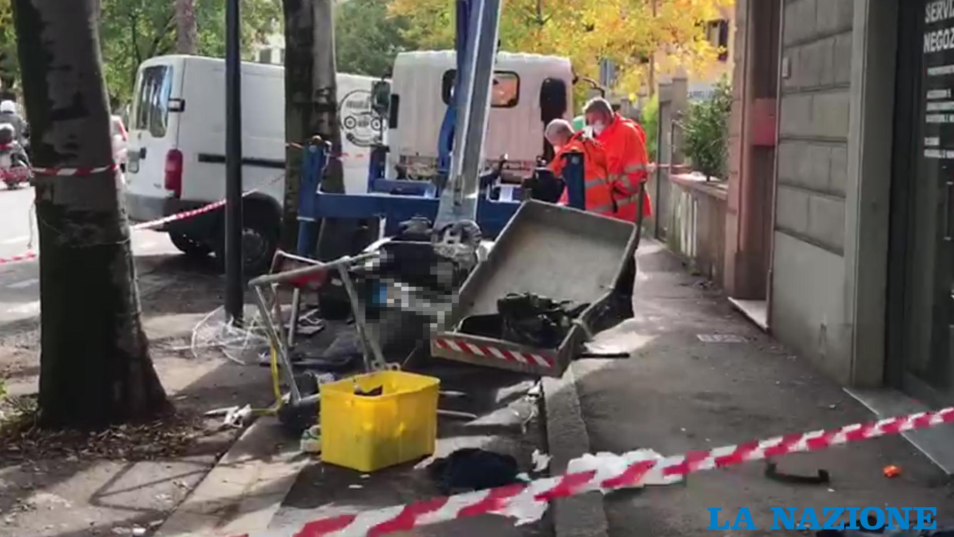 Incidente sul lavoro, la piattaforma aerea crolla a terra: feriti due ... Incidente sul lavoro, la piattaforma aerea crolla a terra: feriti due ...