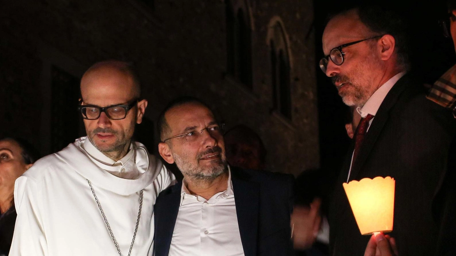 Comunità religiose in dialogo . Intervengono con padre Bernardo l’imam ... Comunità religiose in dialogo . Intervengono con padre Bernardo l’imam ...