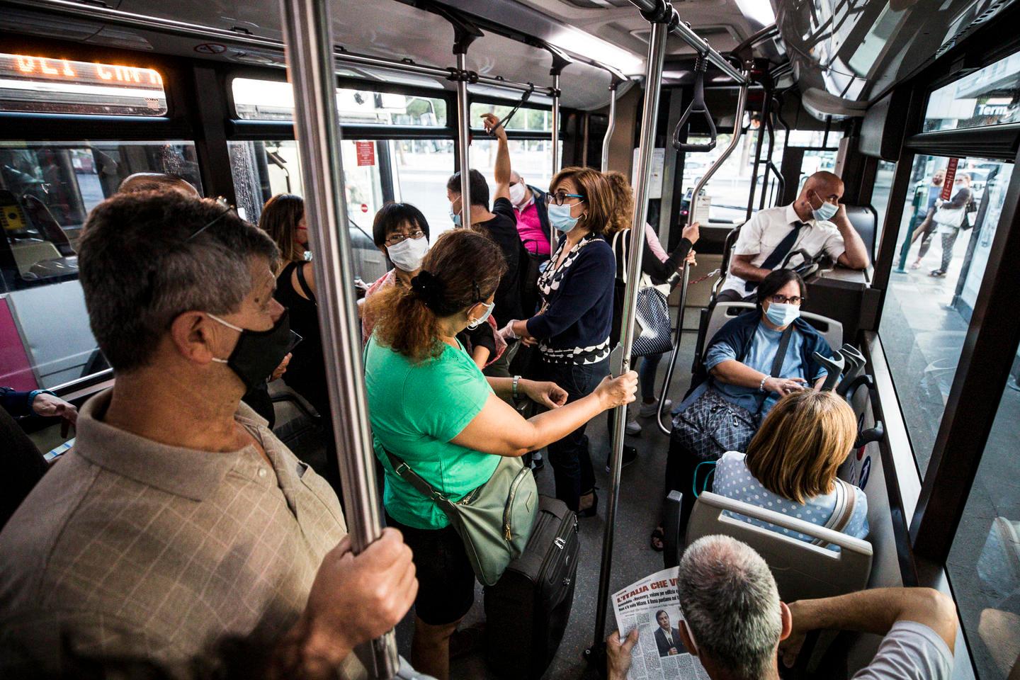 Covid, gli orari dei bus non cambiano: i presidi potranno chiedere di ... Covid, gli orari dei bus non cambiano: i presidi potranno chiedere di ...