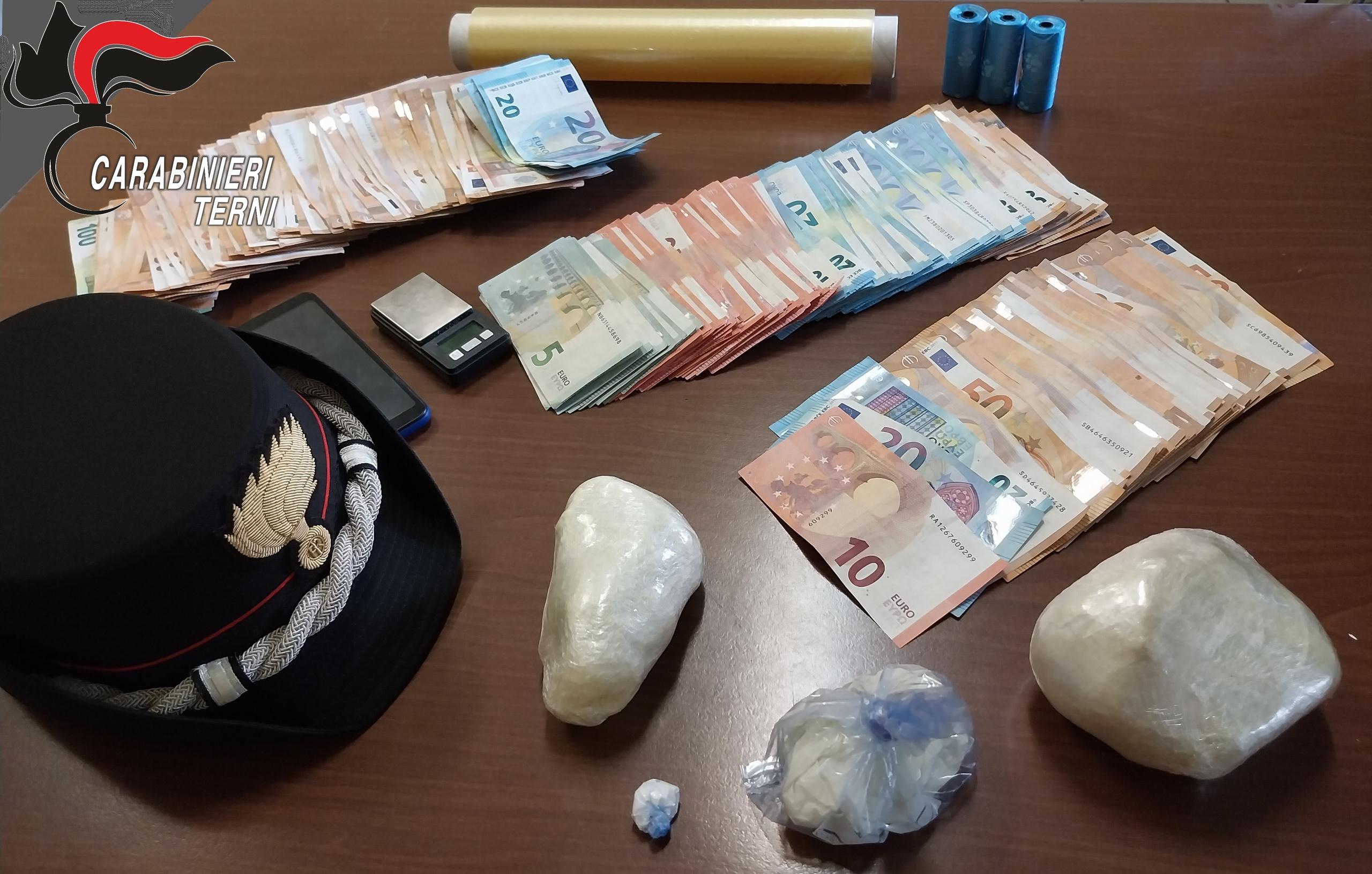 In casa mezzo chilo di cocaina e oltre 15mila euro, arrestato In casa mezzo chilo di cocaina e oltre 15mila euro, arrestato