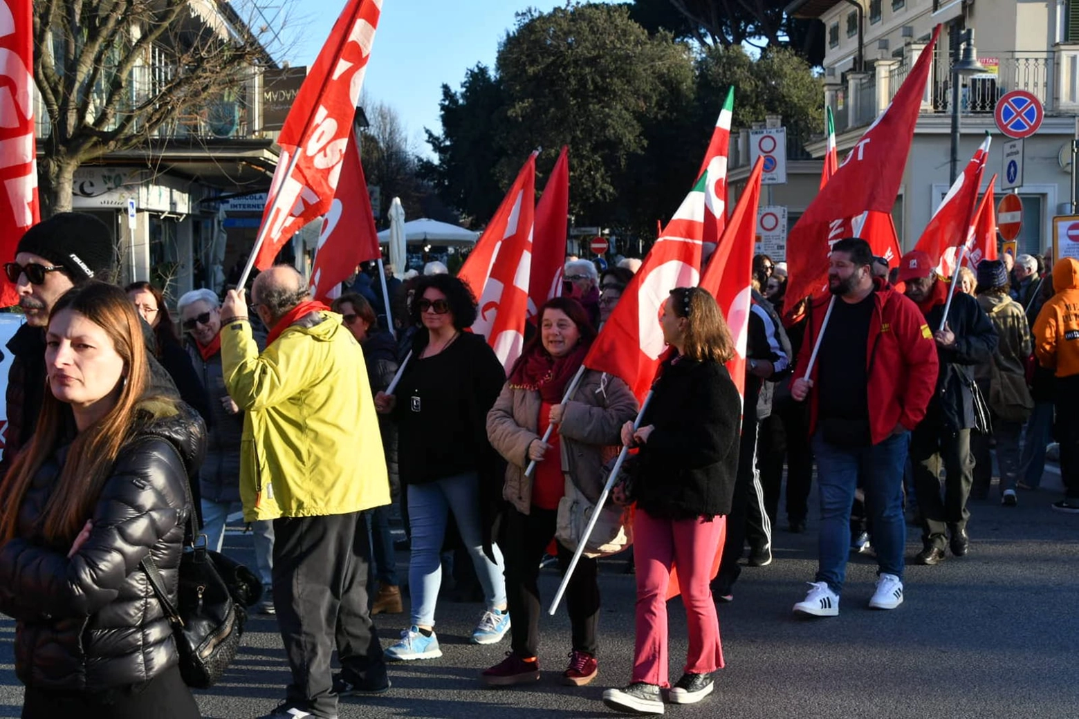 A Massa esplode la protesta per il generale Vannacci A Massa esplode la protesta per il generale Vannacci