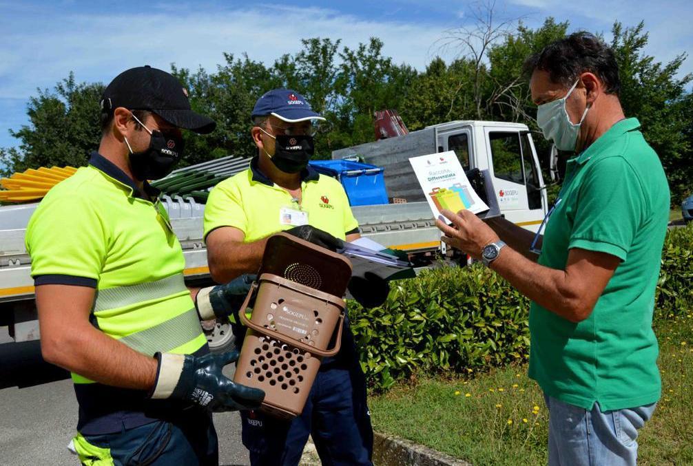 Tutti a raccolta’’, scatta la rivoluzione dei rifiuti Tutti a raccolta’’, scatta la rivoluzione dei rifiuti