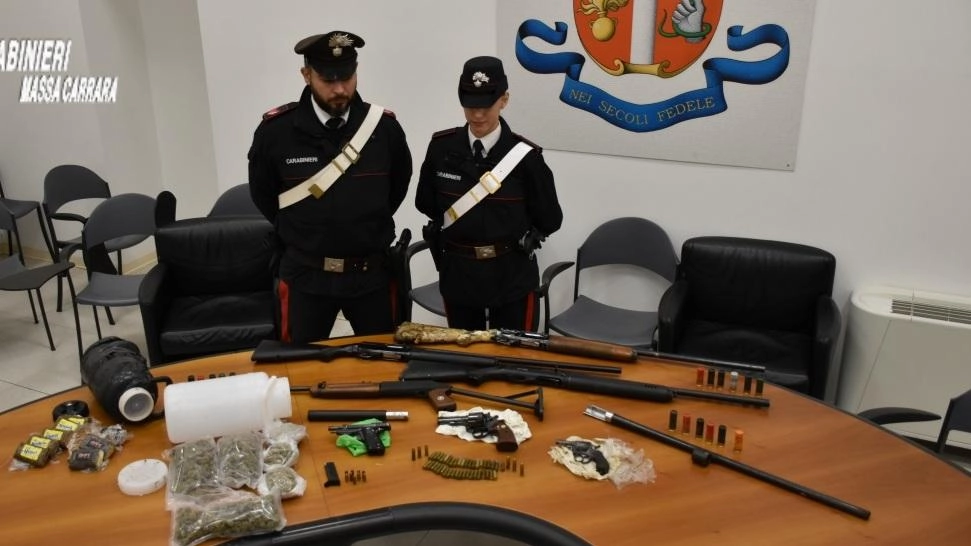 Spaccio di droga e arsenale di armi. La segheria nascondeva il ’market’ Spaccio di droga e arsenale di armi. La segheria nascondeva il ’market’