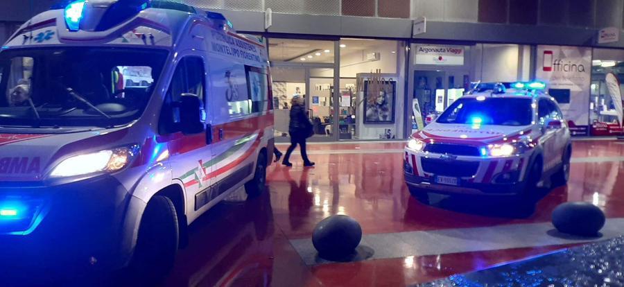 Spray urticante tra i clienti Panico al centro commerciale Spray urticante tra i clienti Panico al centro commerciale