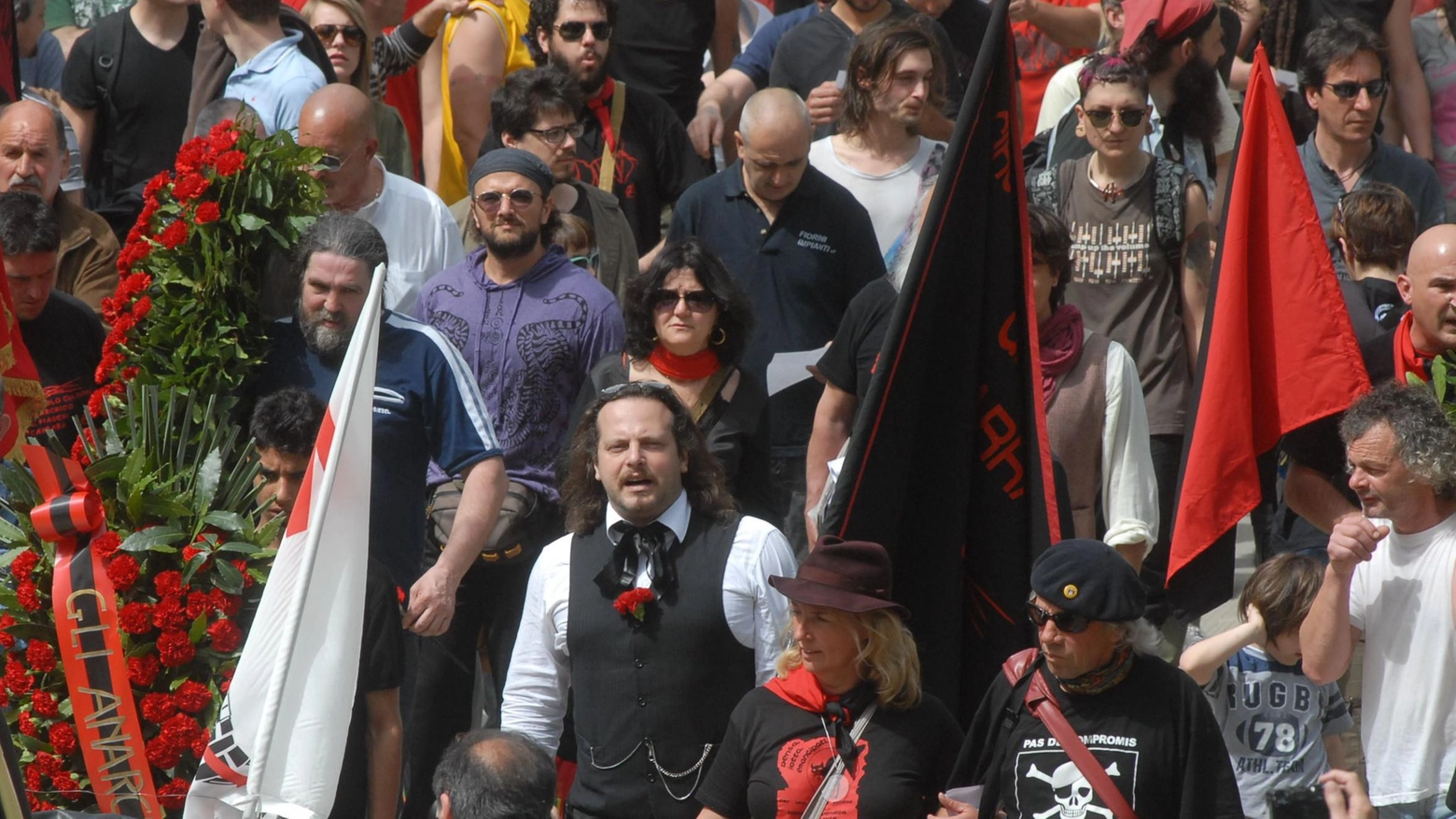 Attesi in 500 al corteo anarchico di Carrara Attesi in 500 al corteo anarchico di Carrara