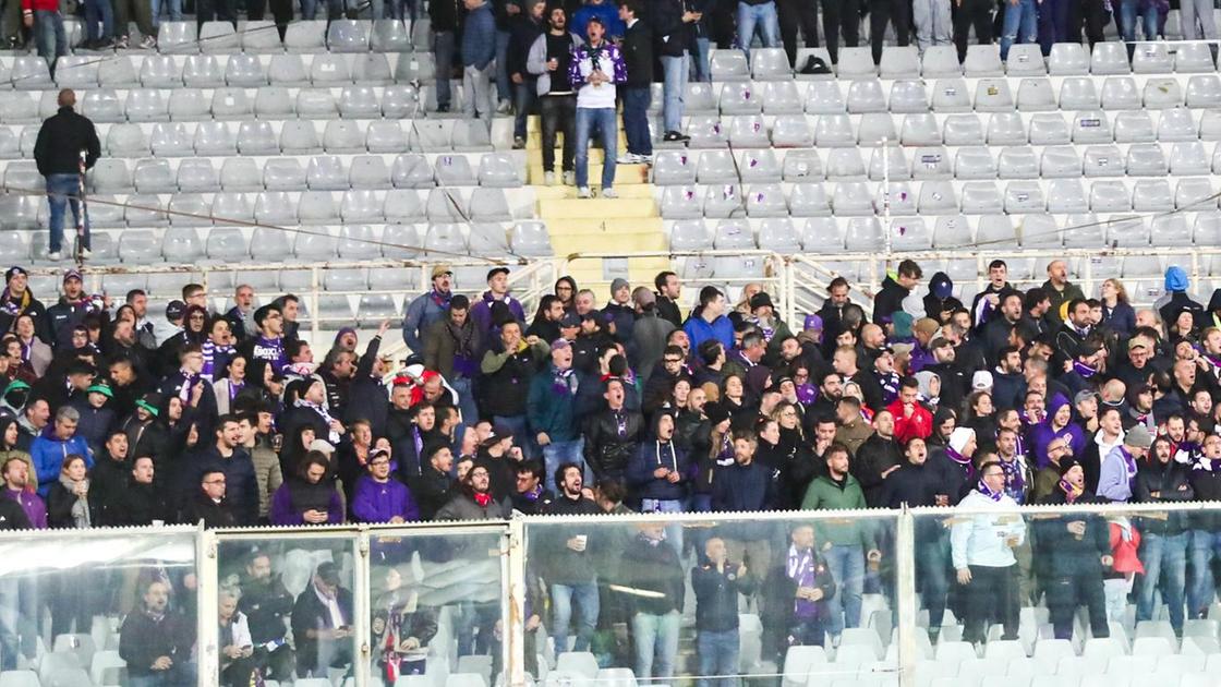 La protesta del tifo. Gli ultrà restano fuori: gli assenti sono seimila ... La protesta del tifo. Gli ultrà restano fuori: gli assenti sono seimila ...