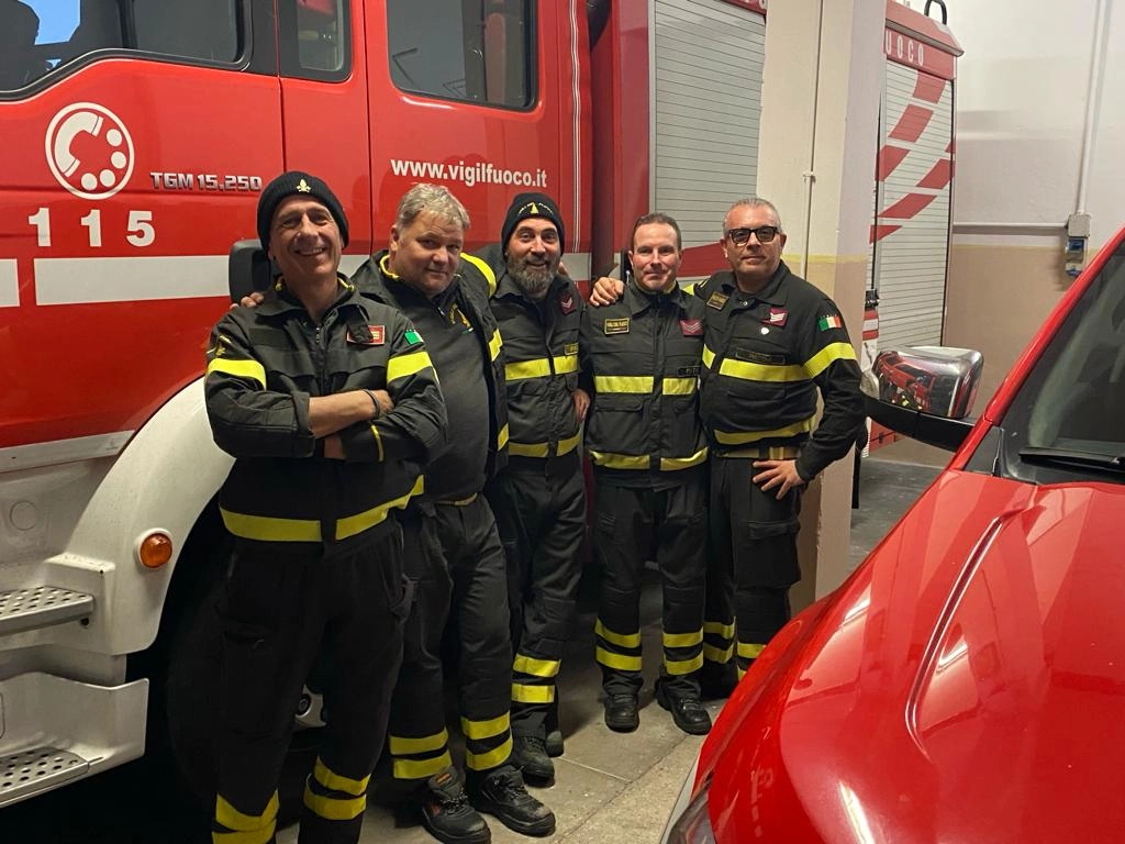 Gli auguri dei vigili del fuoco di Pistoia Gli auguri dei vigili del fuoco di Pistoia
