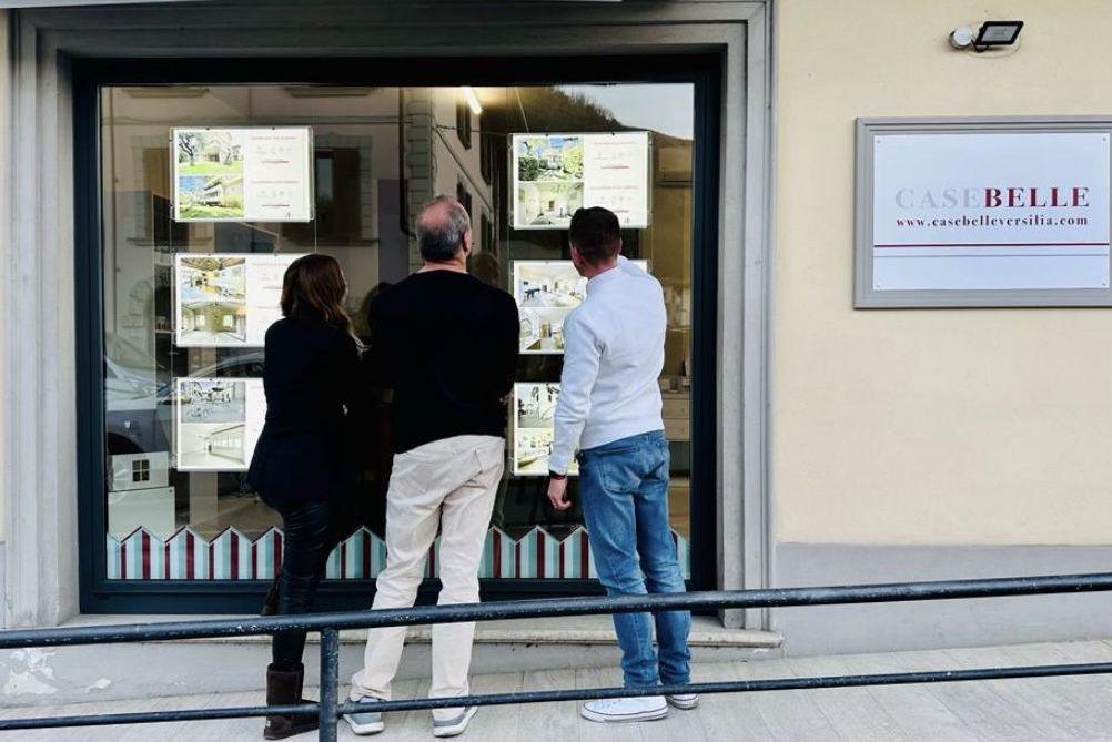 Mercato immobiliare In calo i prezzi di vendita e gli affari sfiorano ... Mercato immobiliare In calo i prezzi di vendita e gli affari sfiorano ...