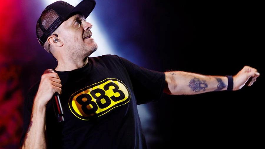 Max Pezzali E Il Mito Degli 883 Un Tuffo Nella Musica Degli Anni 90