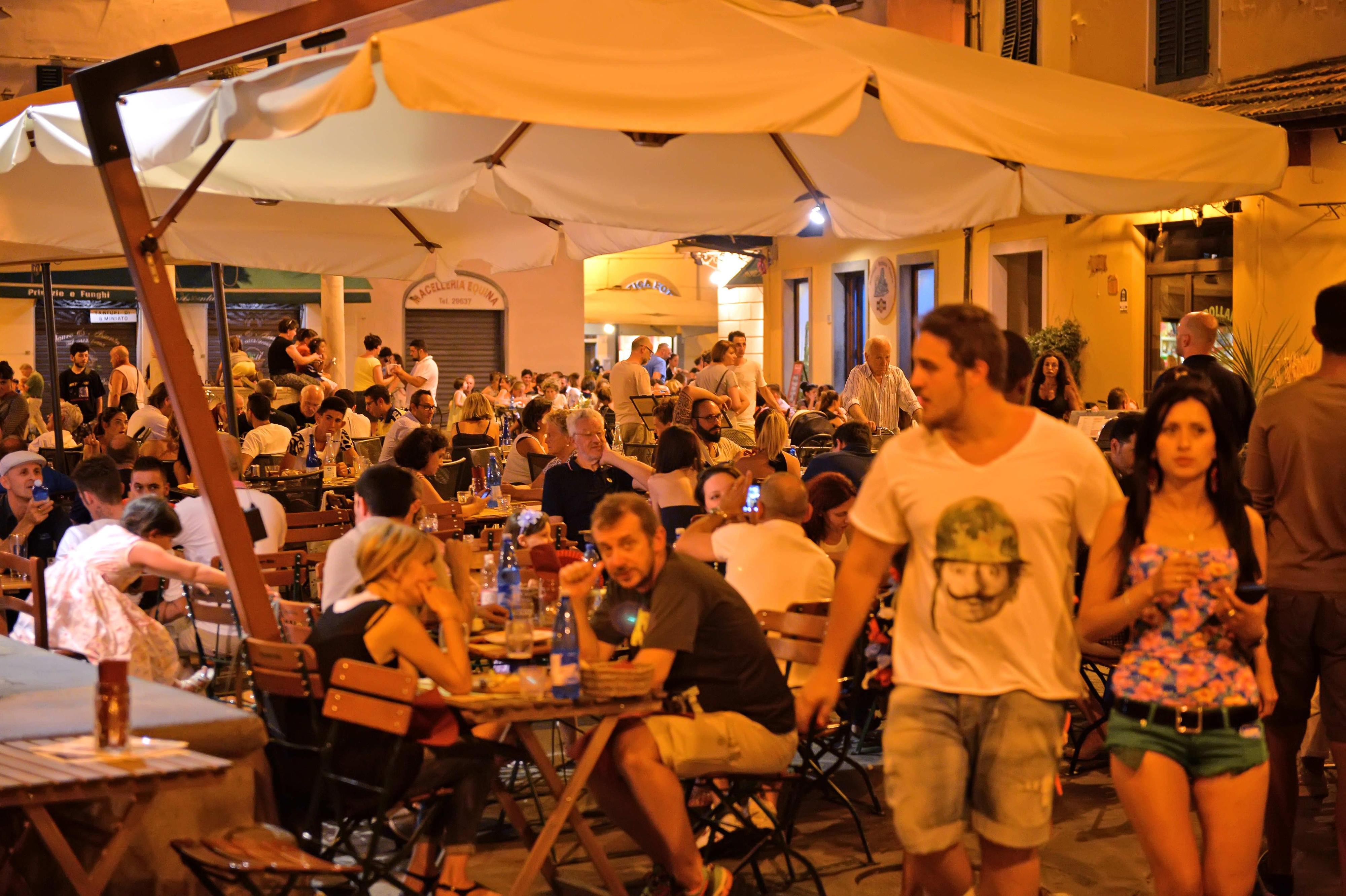 Movida sotto esame Consumo e vendita di alcol C’è la stretta del comune Movida sotto esame Consumo e vendita di alcol C’è la stretta del comune