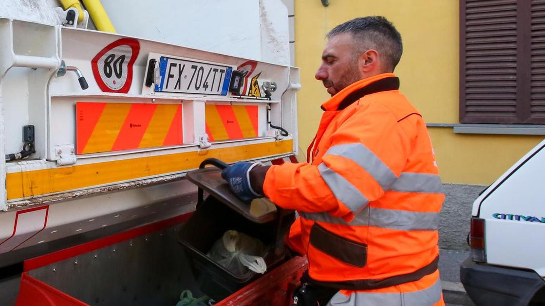 Rifiuti porta a porta. Lunedì lo sciopero dei lavoratori Rifiuti porta a porta. Lunedì lo sciopero dei lavoratori