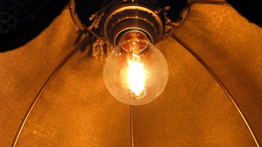 Quando Edison Inventò La Lampadina E Il Mondo Iniziò A Illuminarsi