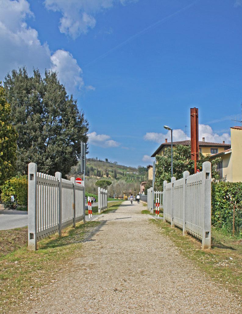 Ragazza aggredita da un uomo Paura lungo la pista ciclabile Ragazza aggredita da un uomo Paura lungo la pista ciclabile