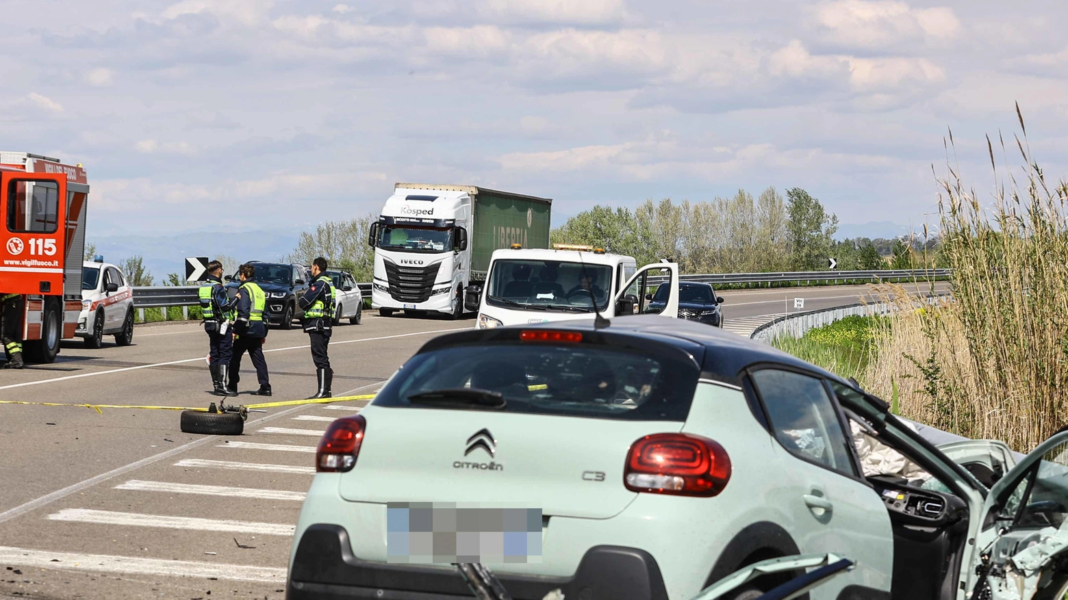 Schianto mortale contro un tir Vita stroncata a 24 anni Comunità sotto ... Schianto mortale contro un tir Vita stroncata a 24 anni Comunità sotto ...