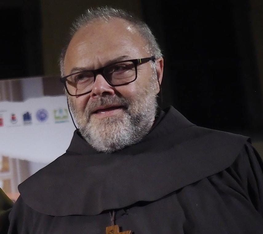 Firme per dire no al cibo sintetico Si schierano vescovo e sindaco Firme per dire no al cibo sintetico Si schierano vescovo e sindaco