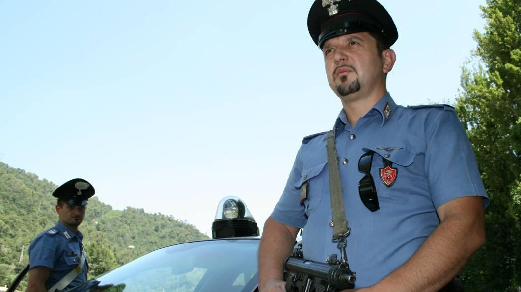 Notte di violenza Rapinata una coppia I banditi rubano un’auto poi il ... Notte di violenza Rapinata una coppia I banditi rubano un’auto poi il ...