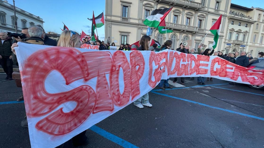 Manifestazione a Firenze, il corteo in diretta. Studenti in strada ... Manifestazione a Firenze, il corteo in diretta. Studenti in strada ...
