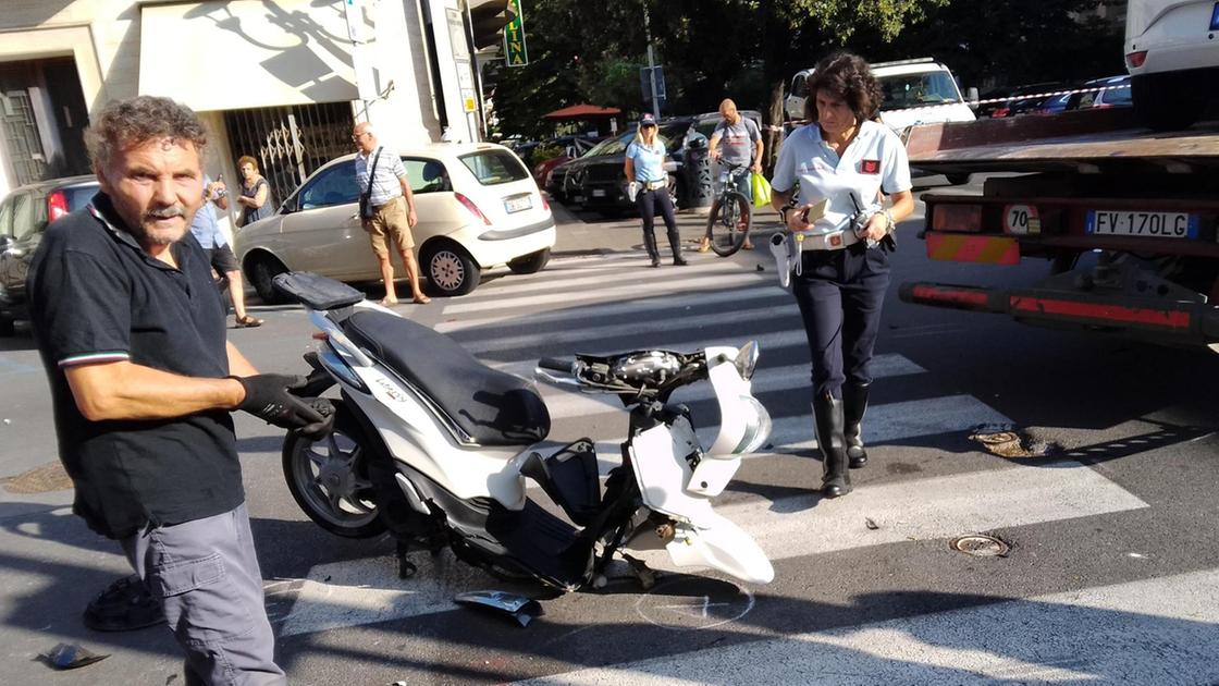 Uccisa da un ubriaco. Mamma in scooter travolta da una macchina mentre ...