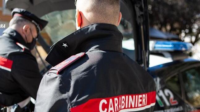 Trovato su un tetto a rimuovere grondaie, arrestato per tentato furto ... Trovato su un tetto a rimuovere grondaie, arrestato per tentato furto ...