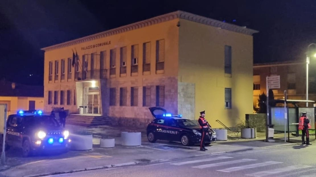 Controlli dei carabinieri. Lotta a spaccio e furti Controlli dei carabinieri. Lotta a spaccio e furti